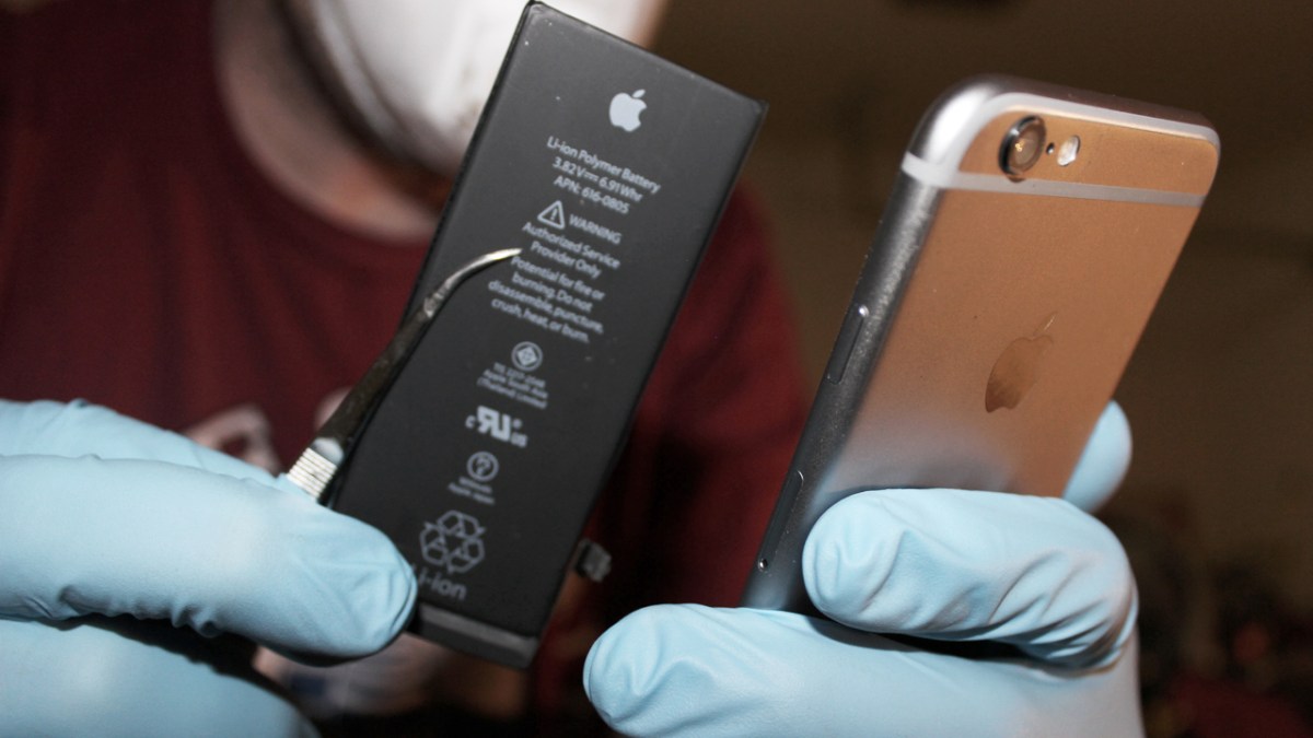 How to Replace the Battery on Your iPhone (with the help of iFixit ...