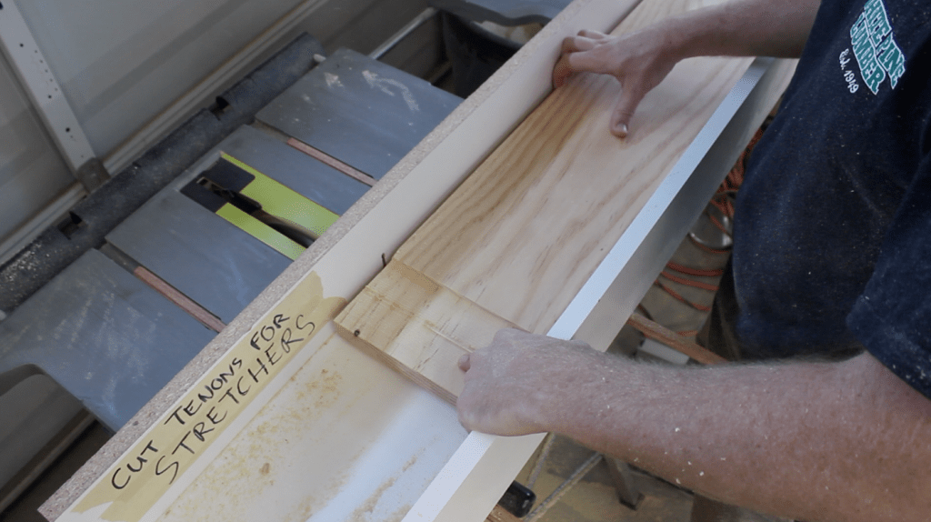 Round & Rustic: The DIY Dining Table To Step-up Your Woodworking Skills ...